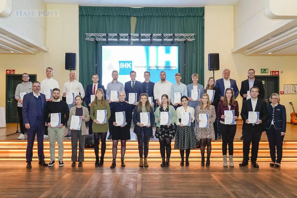 Von der IHK ausgezeichnet: Das sind die besten Azubis in der Region ...