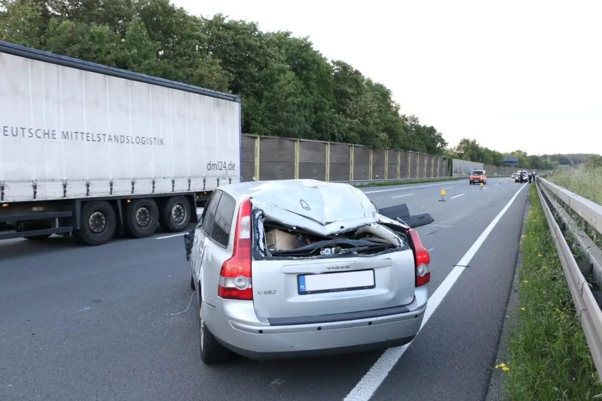 Schwerer Unfall auf der Autobahn A1, Verursacher flüchtet alkoholisiert, Fahndung erfolgreich