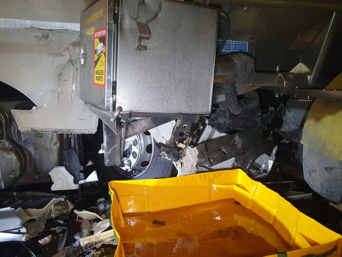 LKW kracht auf Autobahn 1 in Stauende – Fahrer überlebt nur knapp