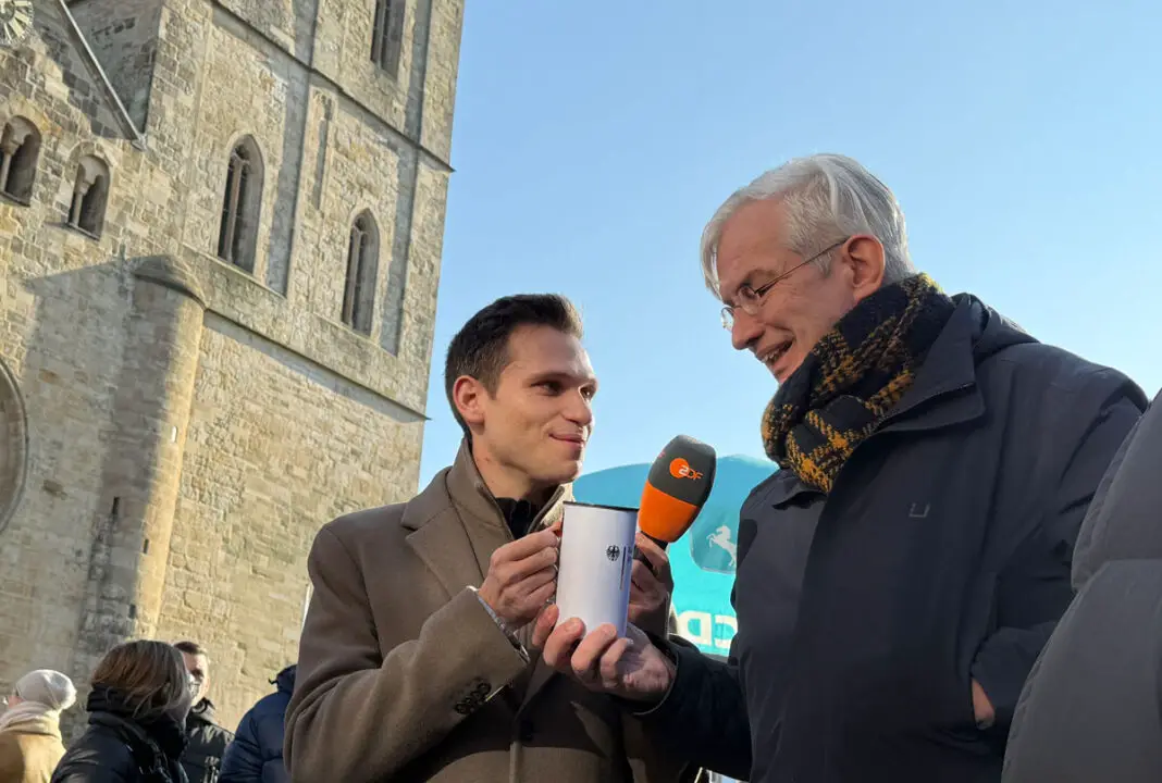 ZDF schickt Unterstützung für CDU-Wahlkampfstand von Mathias Middelberg